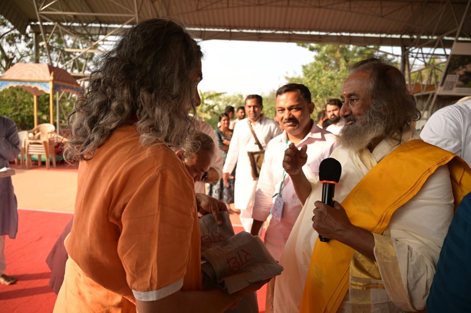 Golden Moments With Sri Sri Ravi Shankar - YogaPeace